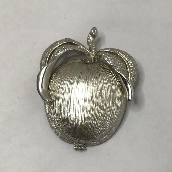 Sarah Coventry | Jewelry | Vintage Sara Covington Brooch | Poshmark